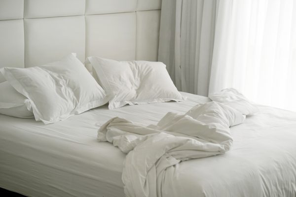 The top 10 worst bedroom habits - Ravish Magazine